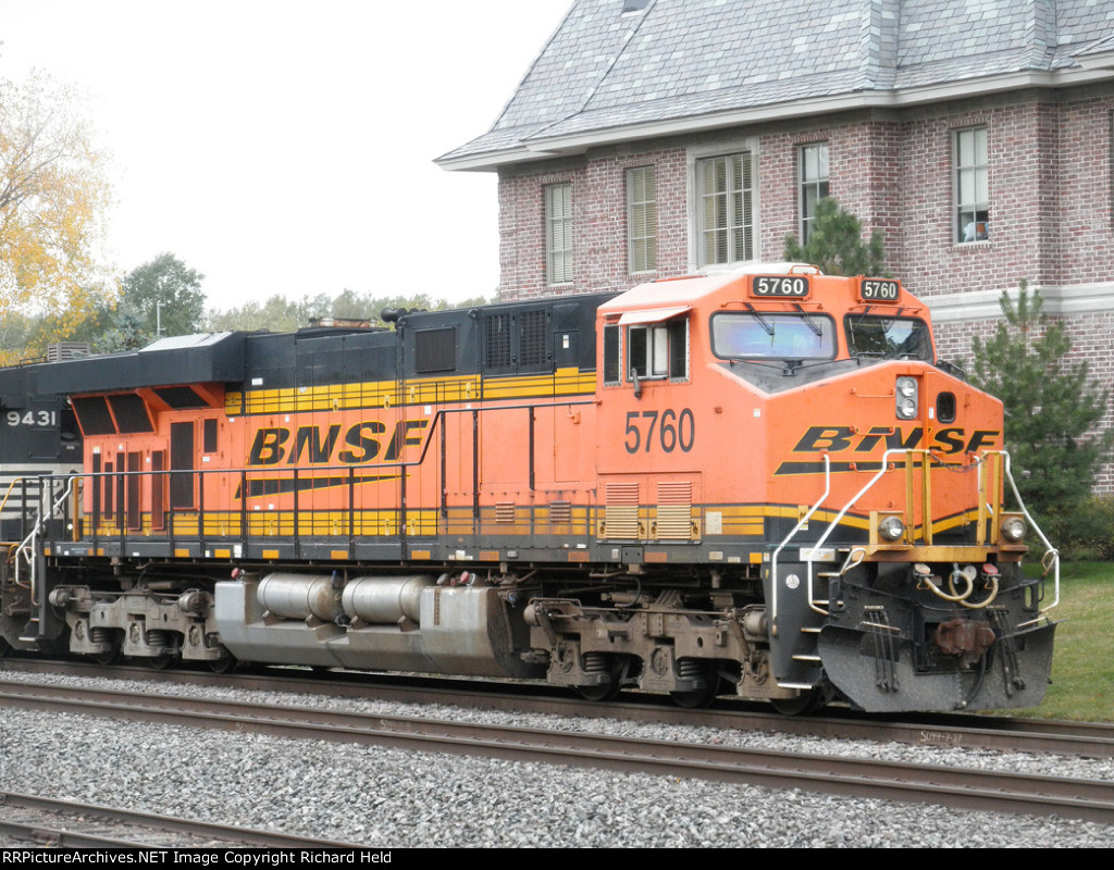 BNSF 5760